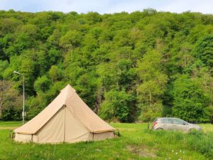 Glamping in de Belgische Ardennen: overnachten in een tipi tent
